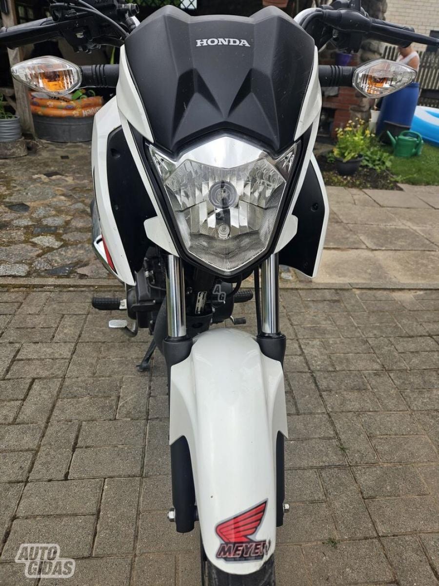 White Honda CB 125F 2015 in Marijampole, with an engine capacity of 0.13 L and mileage of 10 thousand km for 2300 €, photo 18 on AUTOMOTO.COM.LV