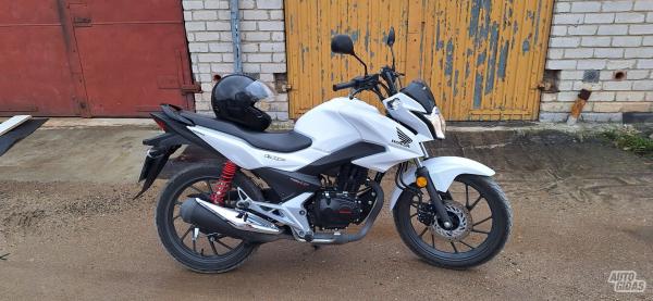 White Honda CB 125F 2018 in Mazeikiai, with an engine capacity of 0.13 L and mileage of 7 thousand km for 2300 €, photo 1 on AUTOMOTO.COM.LV