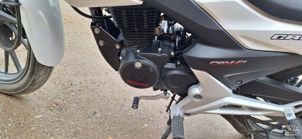 White Honda CB 125F 2018 in Mazeikiai, with an engine capacity of 0.13 L and mileage of 7 thousand km for 2300 €, photo 5 on AUTOMOTO.COM.LV