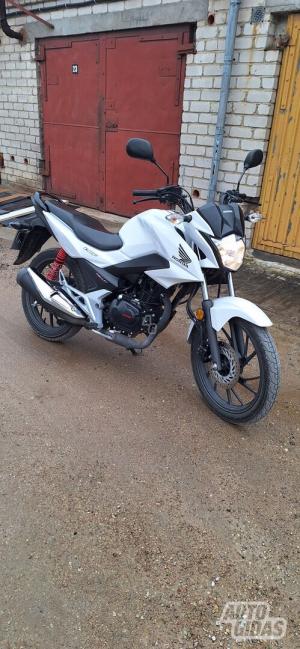 Balts Honda CB 125F 2018 Mažeikiai, ar dzinēja tilpumu 0.13 L un nobraukumu 9 tūkst. km par 2250 €, foto 3 vietnē AUTOMOTO.COM.LV