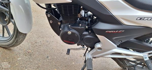 Balts Honda CB 125F 2018 Mažeikiai, ar dzinēja tilpumu 0.13 L un nobraukumu 9 tūkst. km par 2250 €, foto 6 vietnē AUTOMOTO.COM.LV