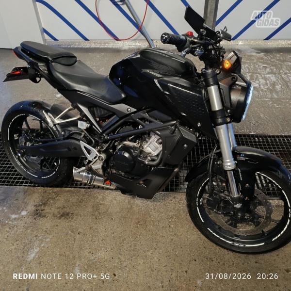 Black Honda CB 125R 2017 in Vilnius, with an engine capacity of 0.13 L and mileage of 38 thousand km for 2450 €, photo 1 on AUTOMOTO.COM.LV