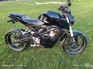 Black Honda CB 125R 2017 in Vilnius, with an engine capacity of 0.13 L and mileage of 38 thousand km for 2450 €, photo 4 on AUTOMOTO.COM.LV