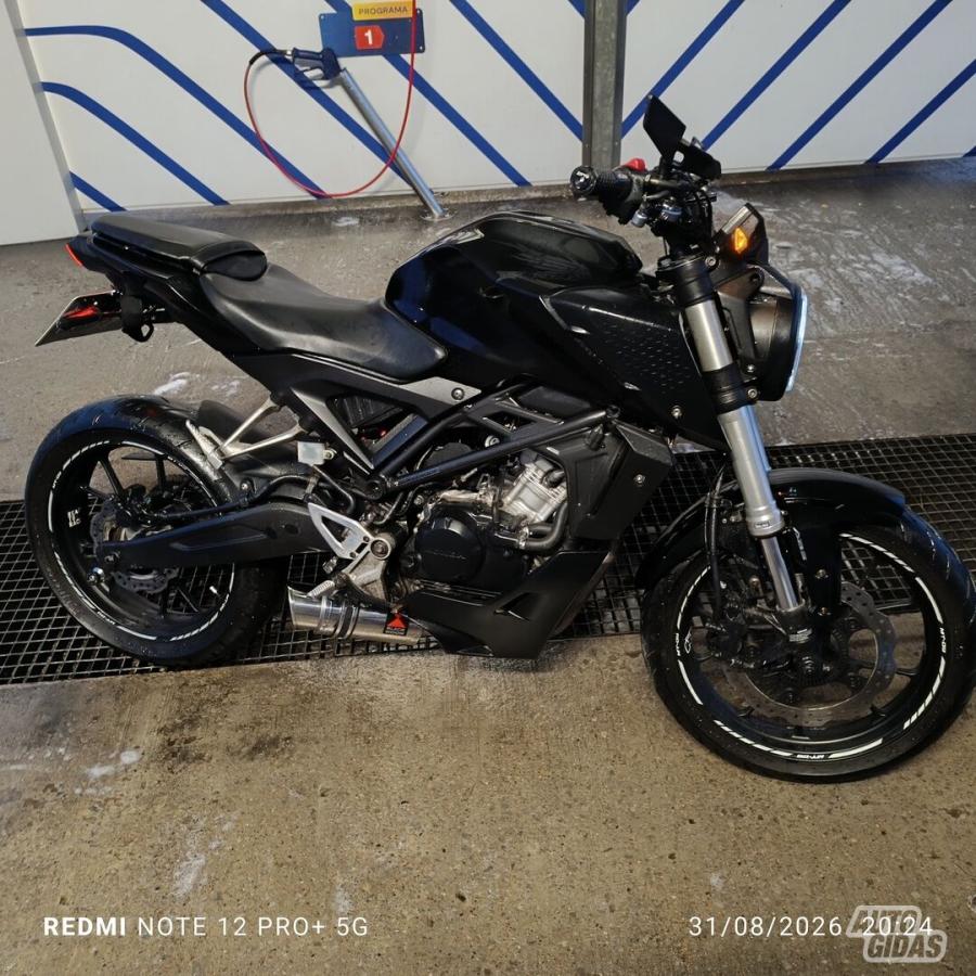 Black Honda CB 125R 2017 in Vilnius, with an engine capacity of 0.13 L and mileage of 38 thousand km for 2450 €, photo 7 on AUTOMOTO.COM.LV