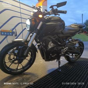 Black Honda CB 125R 2017 in Vilnius, with an engine capacity of 0.13 L and mileage of 38 thousand km for 2450 €, photo 11 on AUTOMOTO.COM.LV