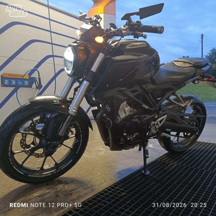 Black Honda CB 125R 2017 in Vilnius, with an engine capacity of 0.13 L and mileage of 38 thousand km for 2450 €, photo 11 on AUTOMOTO.COM.LV