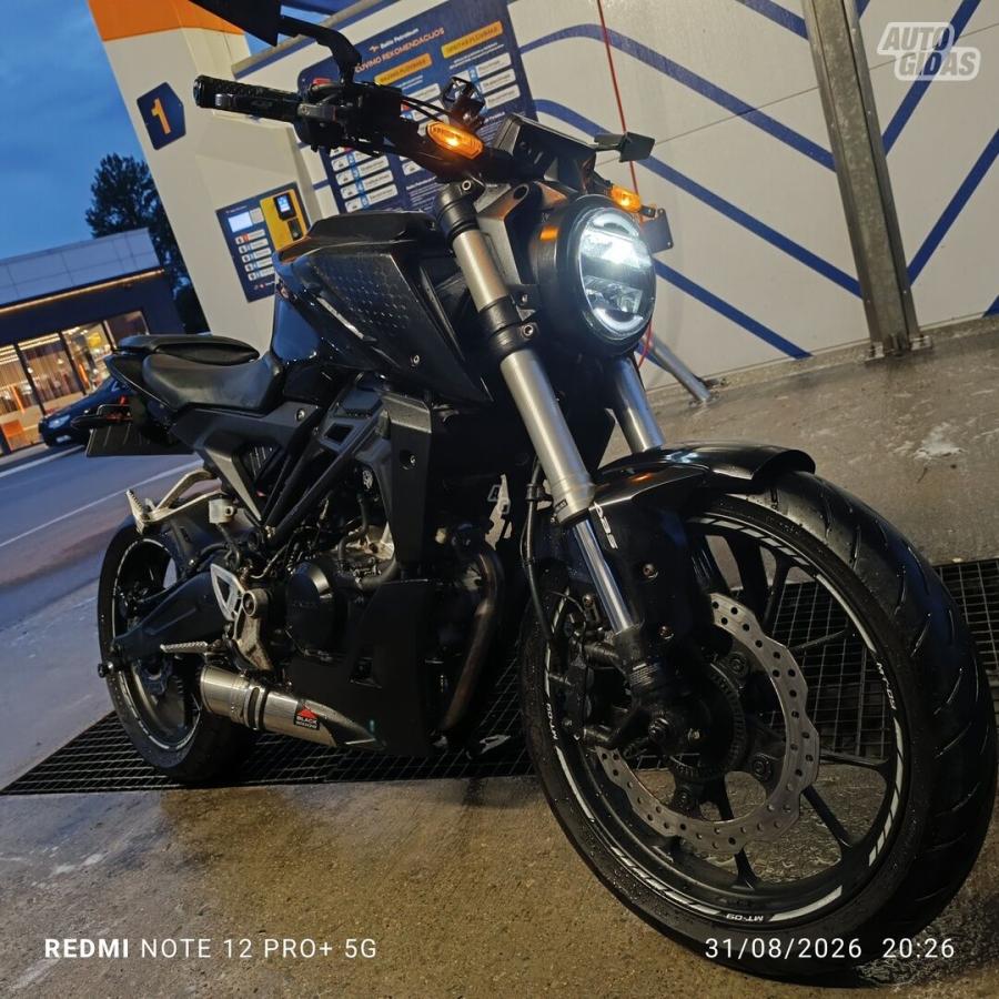 Black Honda CB 125R 2017 in Vilnius, with an engine capacity of 0.13 L and mileage of 38 thousand km for 2450 €, photo 12 on AUTOMOTO.COM.LV