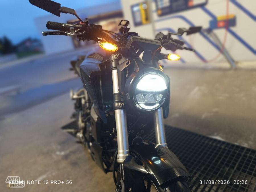 Black Honda CB 125R 2017 in Vilnius, with an engine capacity of 0.13 L and mileage of 38 thousand km for 2450 €, photo 14 on AUTOMOTO.COM.LV