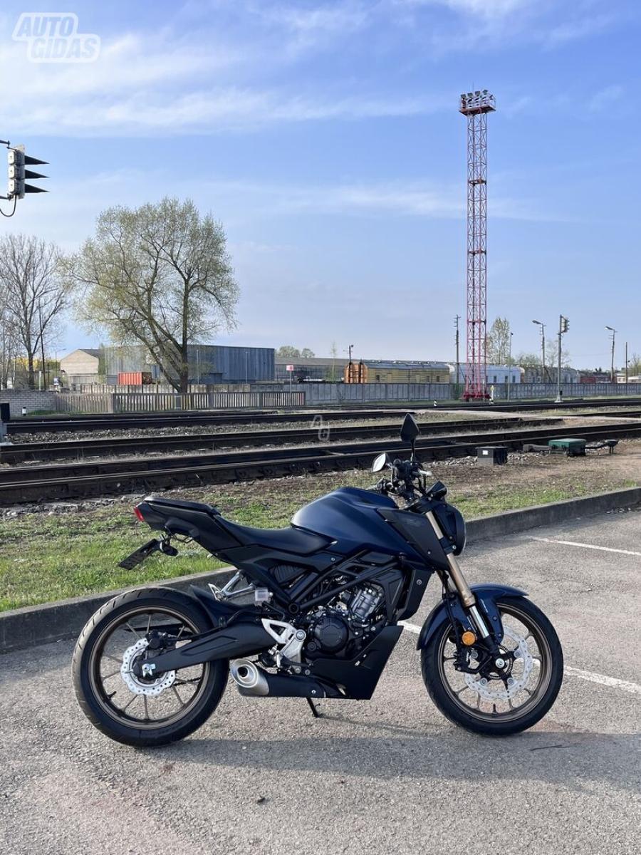 Синий Хонда CB 125R 2023 в Шяуляй, объемом двигателя 0.13 л и пробегом 11 тыс. км за 3900 €, фото 3 на AUTOMOTO.COM.LV
