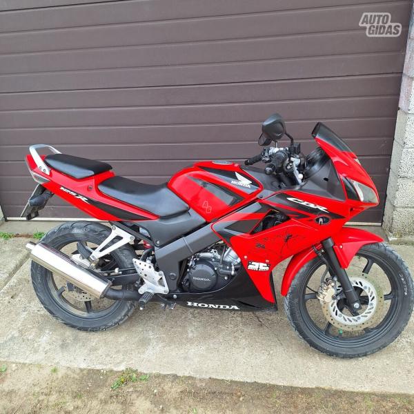Sarkans Honda CB 125R 2007 Raseiniai, ar dzinēja tilpumu 0.13 L un nobraukumu 25 tūkst. km par 1500 €, foto 1 vietnē AUTOMOTO.COM.LV