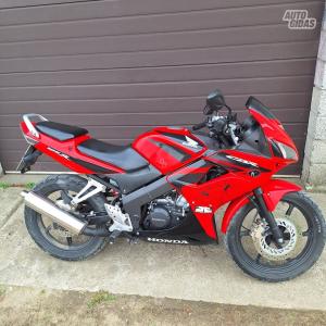 Sarkans Honda CB 125R 2007 Raseiniai, ar dzinēja tilpumu 0.13 L un nobraukumu 25 tūkst. km par 1500 €, foto  vietnē AUTOMOTO.COM.LV