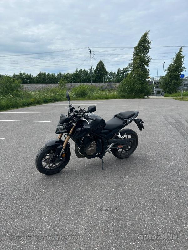Black Honda CB 500 2023 in Tallinn, with an engine capacity of 0.47 L and mileage of 4 thousand km for 7000 €, photo 1 on AUTOMOTO.COM.LV