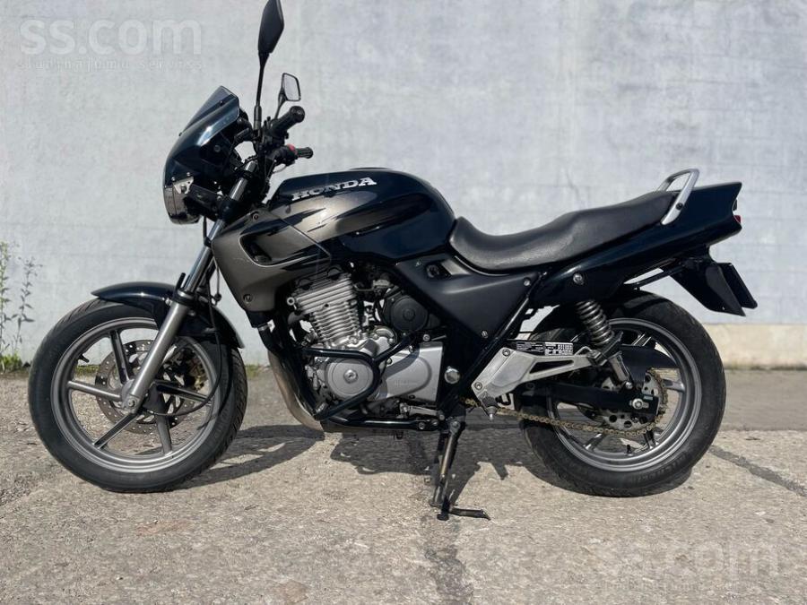 Хонда CB 500 1999 в Рига, объемом двигателя 0.50 л и пробегом 0 тыс. км за 1950 €, фото 3 на AUTOMOTO.COM.LV