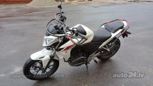 Balts Honda CB 500 2015 Tallina, ar dzinēja tilpumu 0.47 L un nobraukumu 38 tūkst. km par 3400 €, foto  vietnē AUTOMOTO.COM.LV