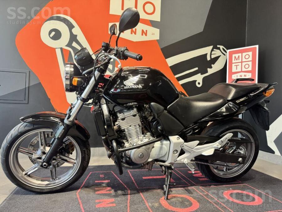 Honda CB 500F 2006 in Riga, with an engine capacity of 0.50 L and mileage of 0 thousand km for 1999 €, photo 3 on AUTOMOTO.COM.LV