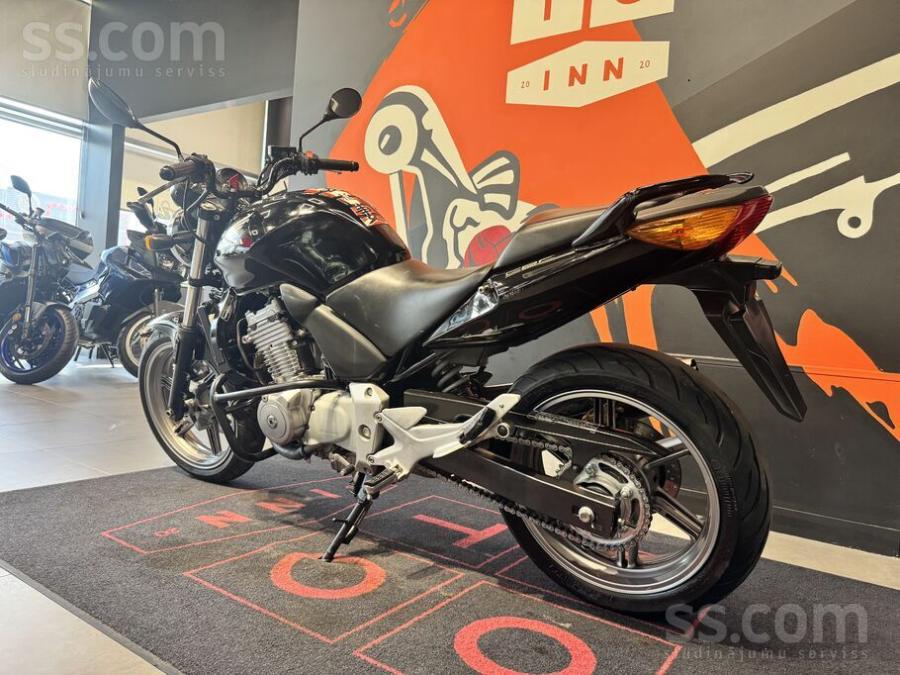 Honda CB 500F 2006 in Riga, with an engine capacity of 0.50 L and mileage of 0 thousand km for 1999 €, photo 4 on AUTOMOTO.COM.LV