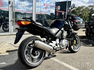 Honda CB 500F 2006 in Riga, with an engine capacity of 0.50 L and mileage of 0 thousand km for 1999 €, photo 5 on AUTOMOTO.COM.LV