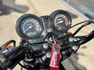 Honda CB 500F 2006 in Riga, with an engine capacity of 0.50 L and mileage of 0 thousand km for 1999 €, photo 8 on AUTOMOTO.COM.LV