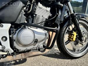 Honda CB 500F 2006 in Riga, with an engine capacity of 0.50 L and mileage of 0 thousand km for 1999 €, photo 9 on AUTOMOTO.COM.LV