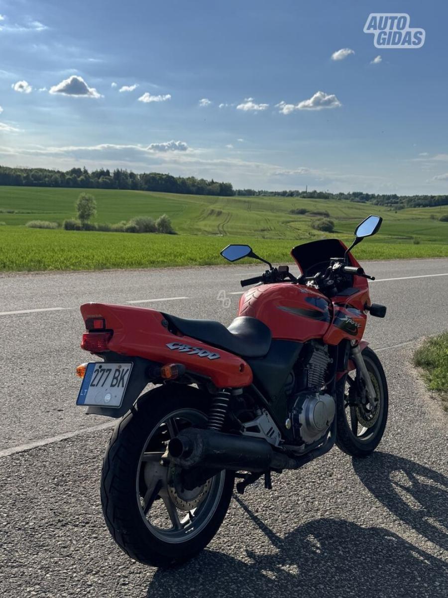 Red Honda CB 500F 2000 in Sirvintos, with an engine capacity of 0.50 L and mileage of 24 thousand km for 1700 €, photo 4 on AUTOMOTO.COM.LV
