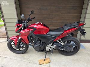 Red Honda CB 500F 2014 in Pasvalys, with an engine capacity of 0.50 L and mileage of 60 thousand km for 1749 €, photo 4 on AUTOMOTO.COM.LV