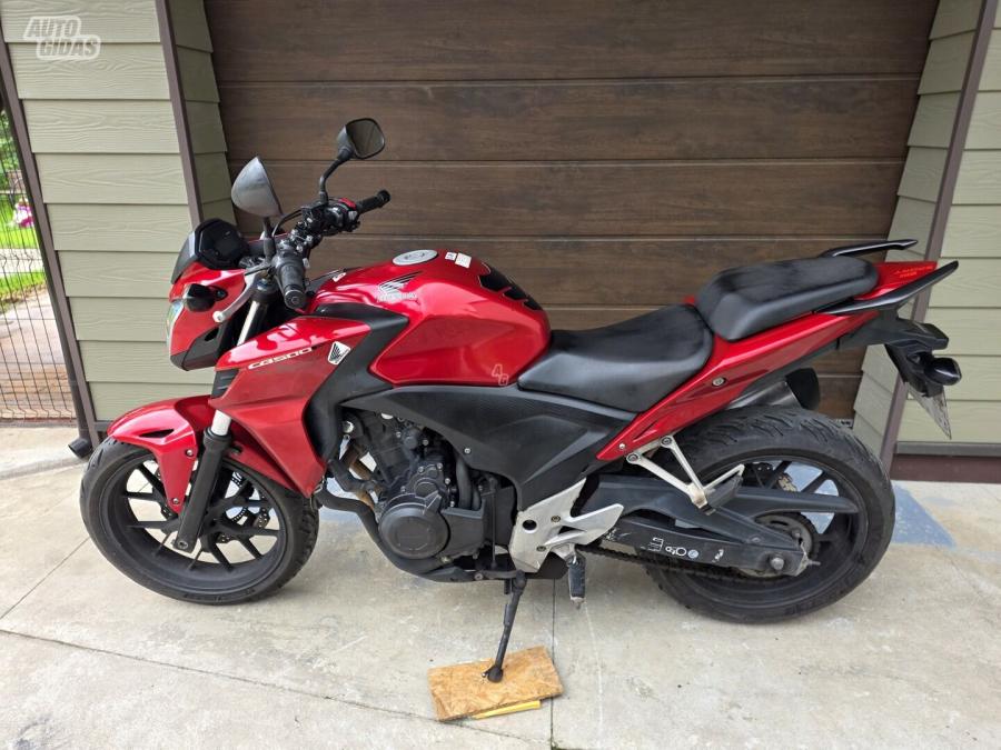 Red Honda CB 500F 2014 in Pasvalys, with an engine capacity of 0.50 L and mileage of 60 thousand km for 1749 €, photo 4 on AUTOMOTO.COM.LV