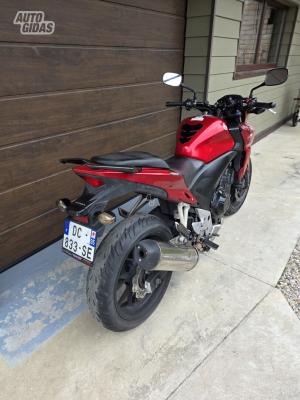 Red Honda CB 500F 2014 in Pasvalys, with an engine capacity of 0.50 L and mileage of 60 thousand km for 1749 €, photo 10 on AUTOMOTO.COM.LV