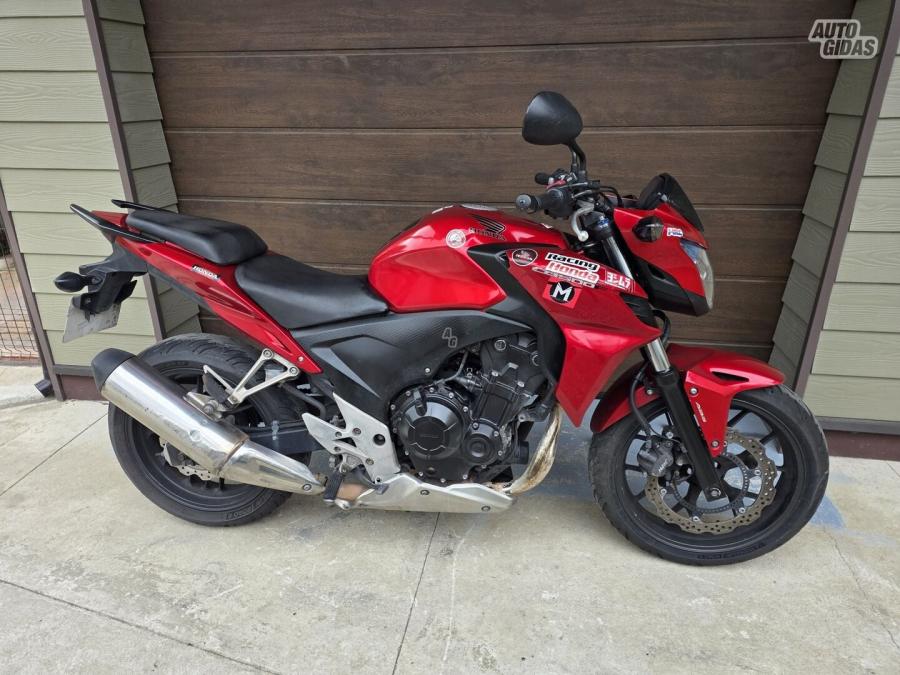 Red Honda CB 500F 2014 in Pasvalys, with an engine capacity of 0.50 L and mileage of 60 thousand km for 1749 €, photo 12 on AUTOMOTO.COM.LV