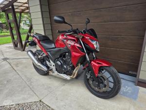 Red Honda CB 500F 2014 in Pasvalys, with an engine capacity of 0.50 L and mileage of 60 thousand km for 1749 €, photo 13 on AUTOMOTO.COM.LV
