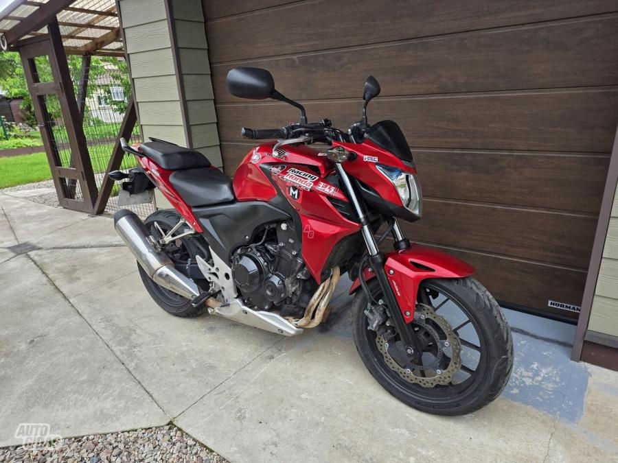 Red Honda CB 500F 2014 in Pasvalys, with an engine capacity of 0.50 L and mileage of 60 thousand km for 1749 €, photo 13 on AUTOMOTO.COM.LV