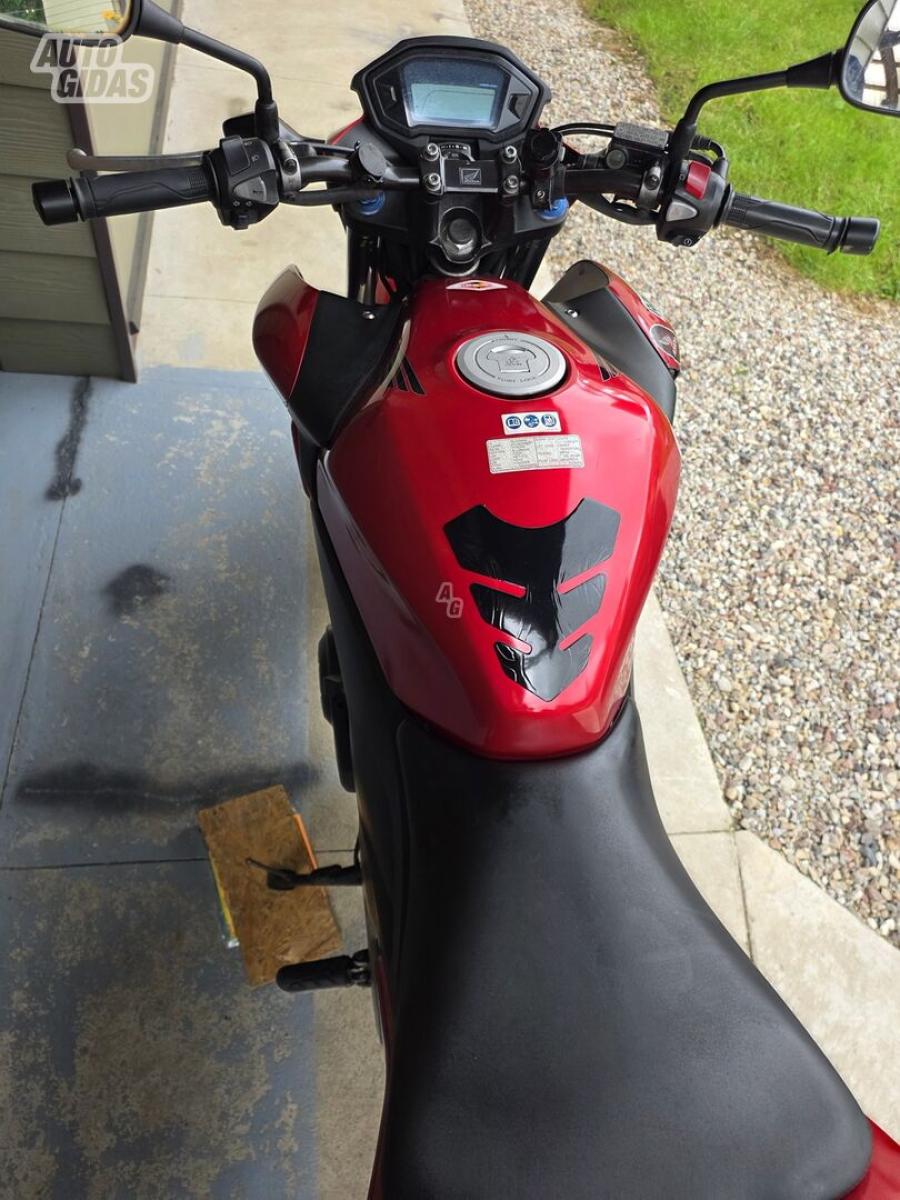 Red Honda CB 500F 2014 in Pasvalys, with an engine capacity of 0.50 L and mileage of 60 thousand km for 1749 €, photo 19 on AUTOMOTO.COM.LV