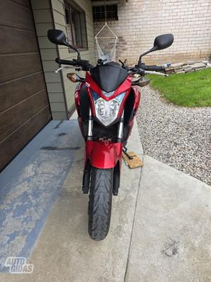 Red Honda CB 500F 2014 in Pasvalys, with an engine capacity of 0.50 L and mileage of 60 thousand km for 1749 €, photo 21 on AUTOMOTO.COM.LV