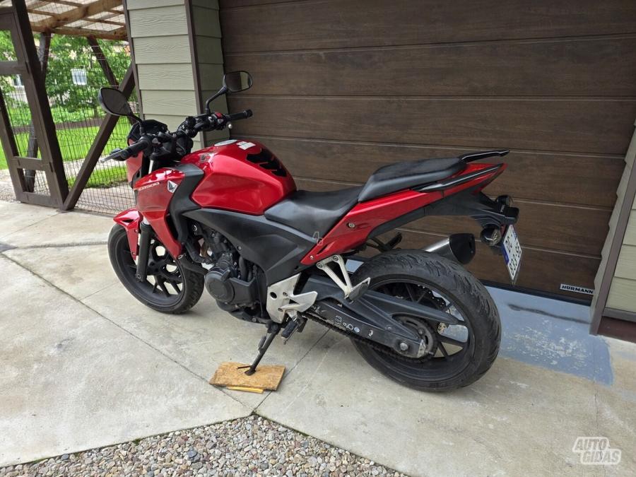 Red Honda CB 500F 2014 in Pasvalys, with an engine capacity of 0.50 L and mileage of 60 thousand km for 1749 €, photo 23 on AUTOMOTO.COM.LV