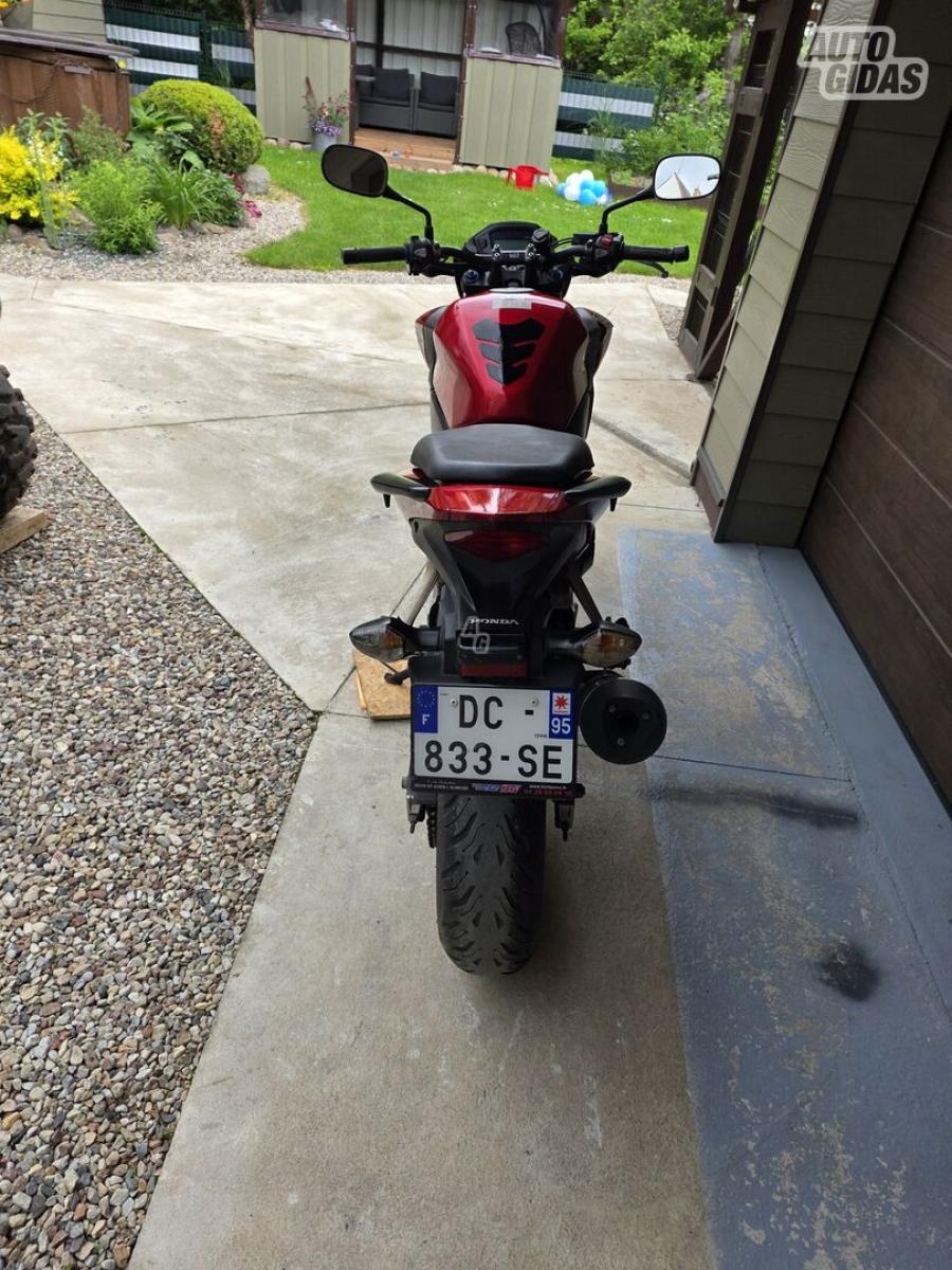 Red Honda CB 500F 2014 in Pasvalys, with an engine capacity of 0.50 L and mileage of 60 thousand km for 1749 €, photo 25 on AUTOMOTO.COM.LV