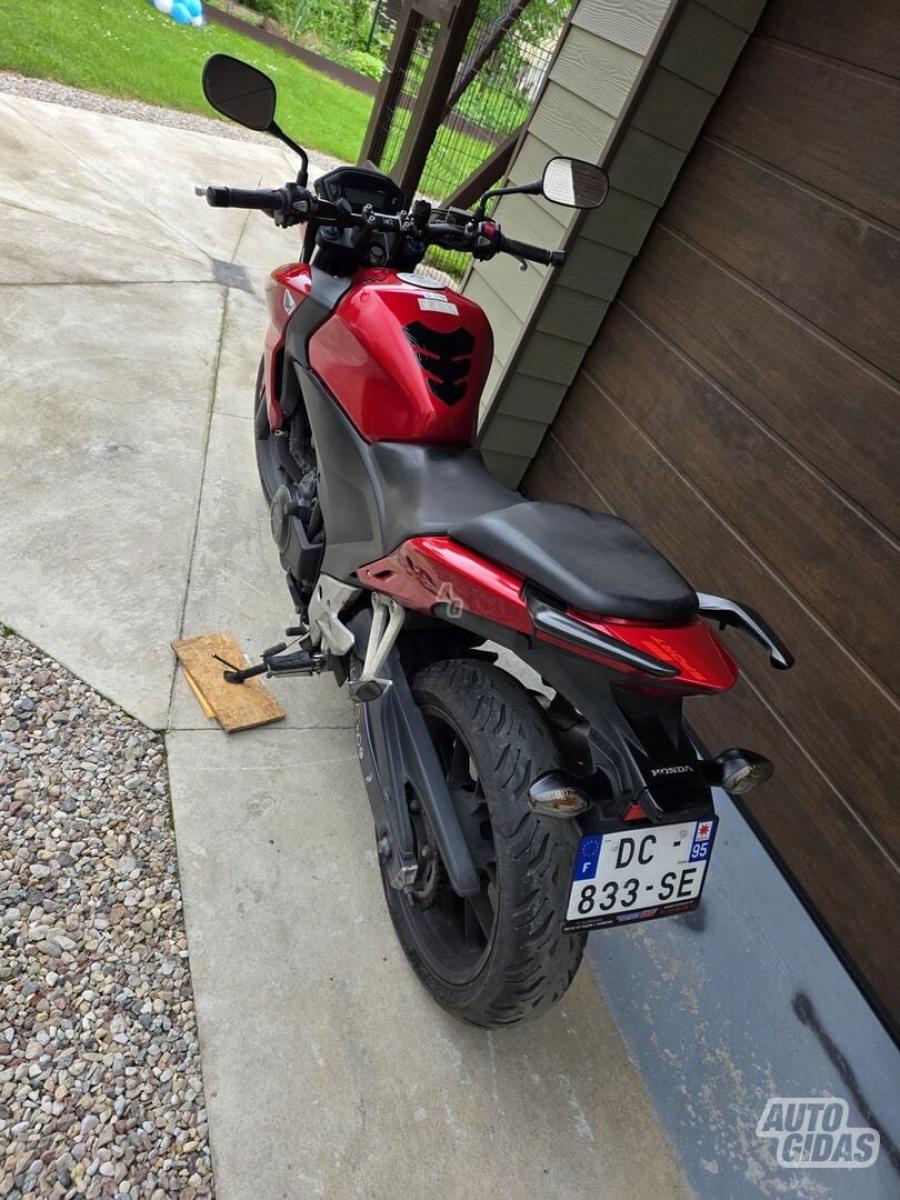 Red Honda CB 500F 2014 in Pasvalys, with an engine capacity of 0.50 L and mileage of 60 thousand km for 1749 €, photo 26 on AUTOMOTO.COM.LV