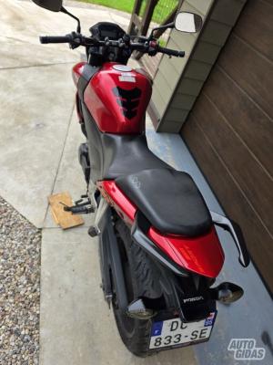 Red Honda CB 500F 2014 in Pasvalys, with an engine capacity of 0.50 L and mileage of 60 thousand km for 1749 €, photo 28 on AUTOMOTO.COM.LV
