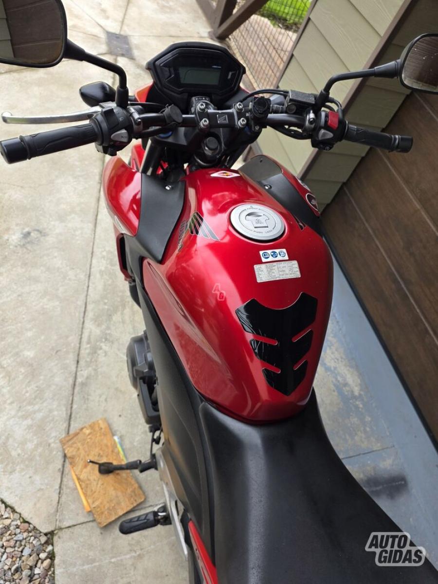 Red Honda CB 500F 2014 in Pasvalys, with an engine capacity of 0.50 L and mileage of 60 thousand km for 1749 €, photo 29 on AUTOMOTO.COM.LV