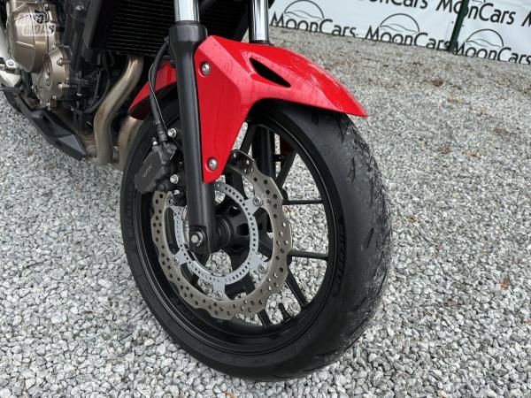 Red Honda CB 500F 2019 in Vilnius, with an engine capacity of 0.47 L and mileage of 16 thousand km for 4850 €, photo 5 on AUTOMOTO.COM.LV
