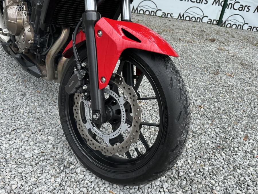 Red Honda CB 500F 2019 in Vilnius, with an engine capacity of 0.47 L and mileage of 16 thousand km for 4850 €, photo 6 on AUTOMOTO.COM.LV