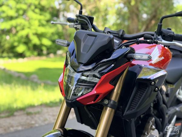 Red Honda CB 500F 2023 in Utena, with an engine capacity of 0.47 L and mileage of 827 thousand km for 5500 €, photo 5 on AUTOMOTO.COM.LV