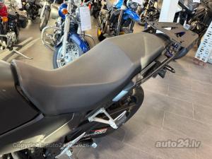 Pelēks Honda CB 500X 2023 Tallina, ar dzinēja tilpumu 0.47 L un nobraukumu 4 tūkst. km par 5990 €, foto 15 vietnē AUTOMOTO.COM.LV