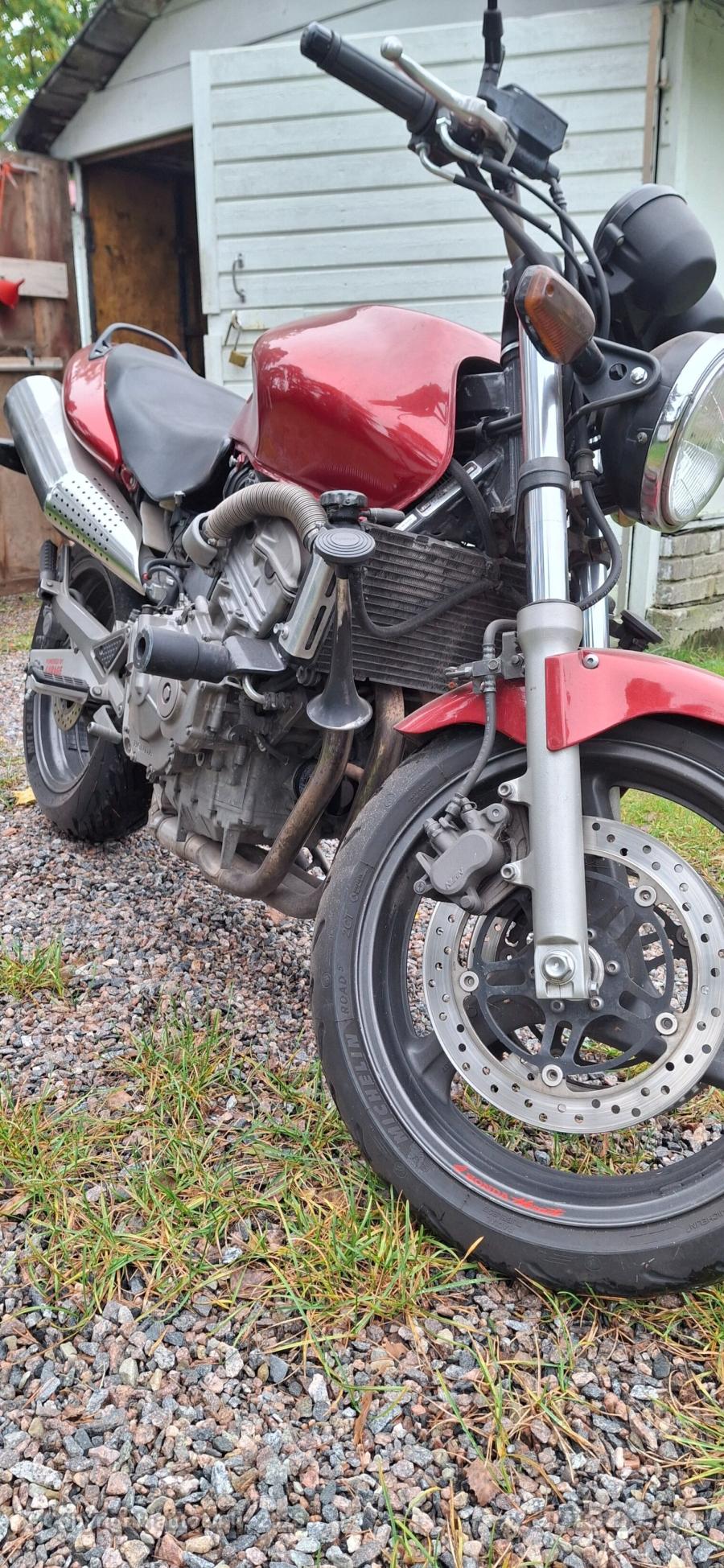 Черный Хонда CB 600F 2001 в Таллин, объемом двигателя 0.60 л и пробегом 42 тыс. км за 1700 €, фото 5 на AUTOMOTO.COM.LV