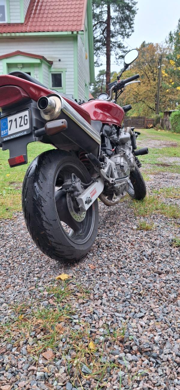 Черный Хонда CB 600F 2001 в Таллин, объемом двигателя 0.60 л и пробегом 42 тыс. км за 1700 €, фото 5 на AUTOMOTO.COM.LV