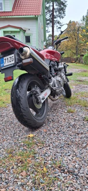 Черный Хонда CB 600F 2001 в Таллин, объемом двигателя 0.60 л и пробегом 42 тыс. км за 1700 €, фото 6 на AUTOMOTO.COM.LV