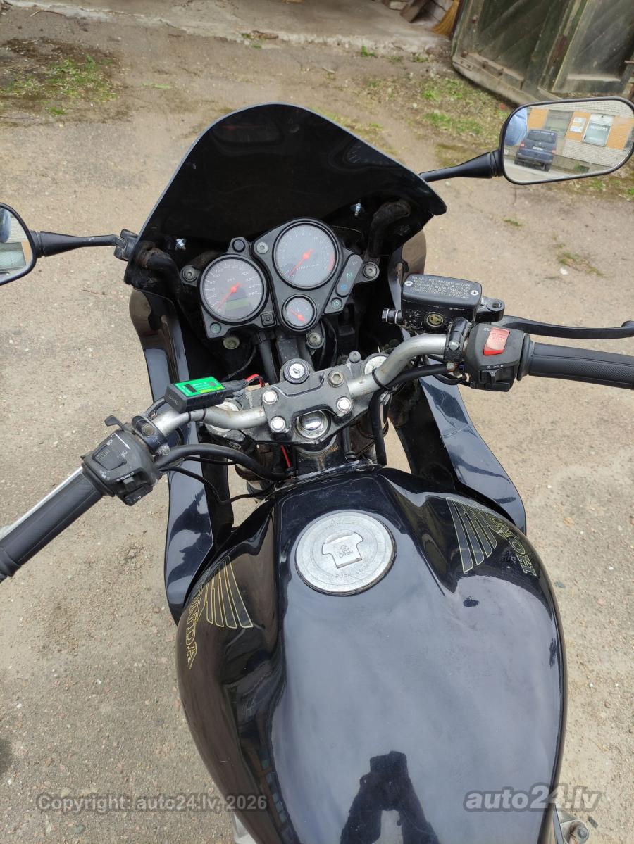 Черный Хонда CB 600F 2001 в Силламяэ, объемом двигателя 0.60 л и пробегом 23 тыс. км за 1600 €, фото 5 на AUTOMOTO.COM.LV