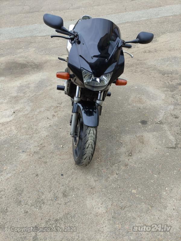 Черный Хонда CB 600F 2001 в Силламяэ, объемом двигателя 0.60 л и пробегом 23 тыс. км за 1600 €, фото 7 на AUTOMOTO.COM.LV