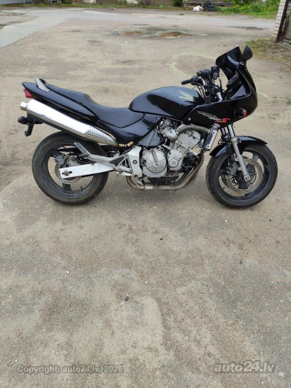 Черный Хонда CB 600F 2001 в Силламяэ, объемом двигателя 0.60 л и пробегом 23 тыс. км за 1600 €, фото 8 на AUTOMOTO.COM.LV