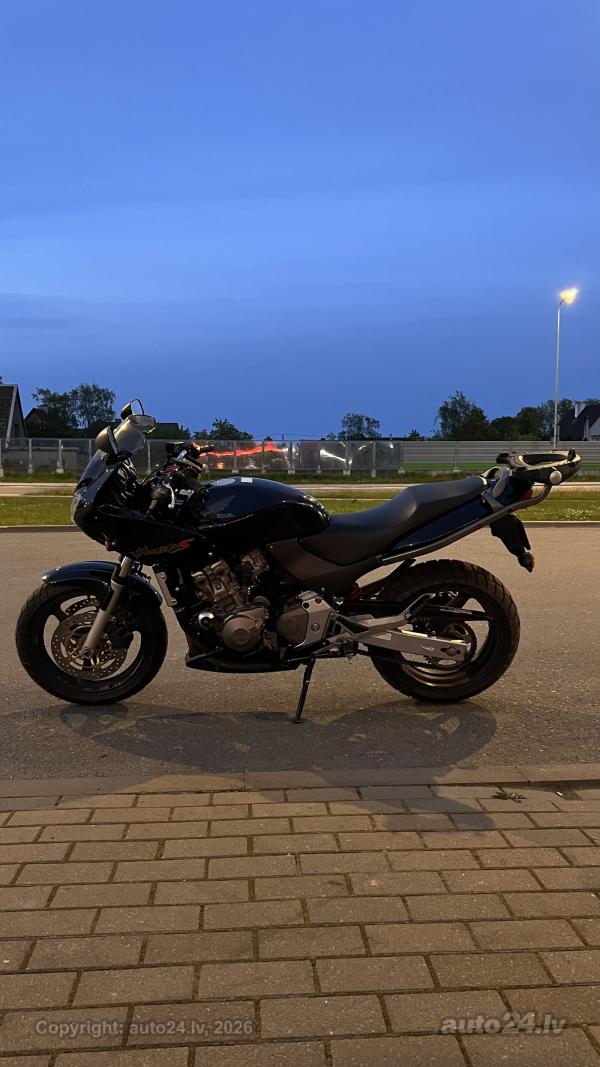 Melns Honda CB 600F 2003 Tallina, ar dzinēja tilpumu 0.60 L un nobraukumu 42 tūkst. km par 2300 €, foto 2 vietnē AUTOMOTO.COM.LV