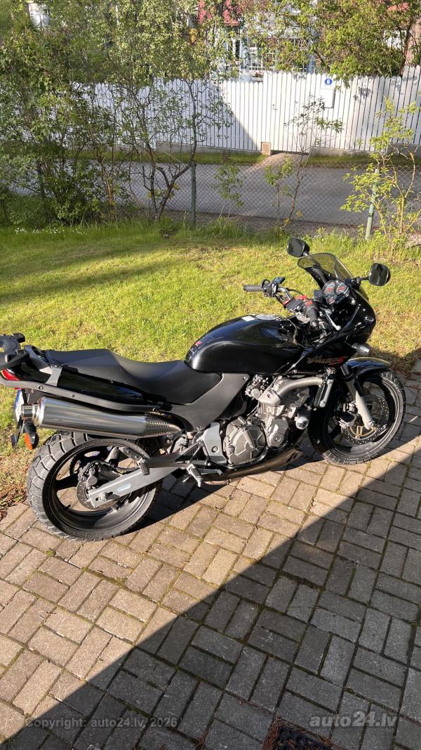 Melns Honda CB 600F 2003 Tallina, ar dzinēja tilpumu 0.60 L un nobraukumu 42 tūkst. km par 2300 €, foto 7 vietnē AUTOMOTO.COM.LV