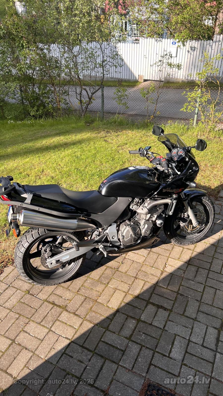 Melns Honda CB 600F 2003 Tallina, ar dzinēja tilpumu 0.60 L un nobraukumu 42 tūkst. km par 2300 €, foto 8 vietnē AUTOMOTO.COM.LV